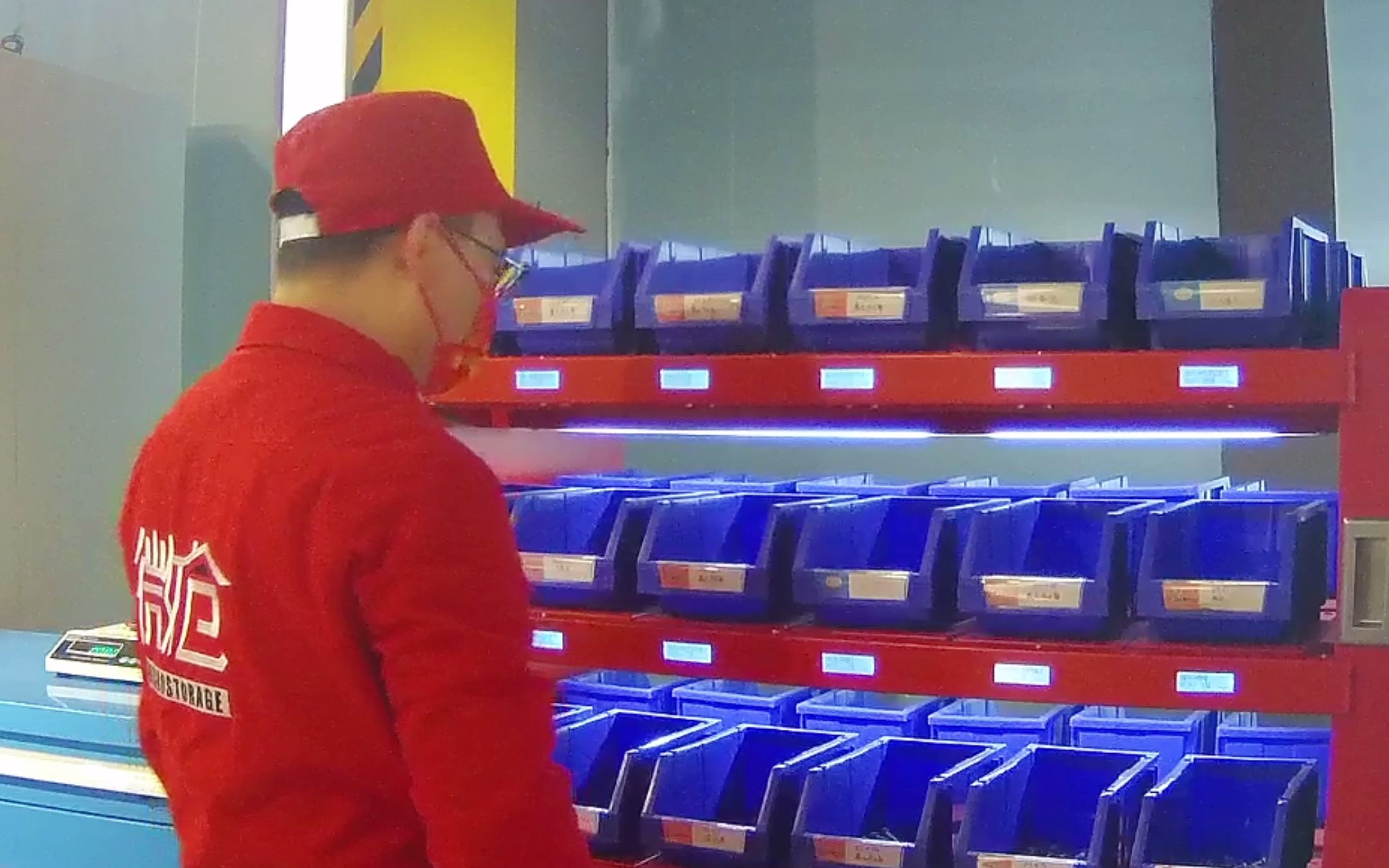 农村小伙法国留学归来研发紧固件智能管理设备,出口越南高效省人工....