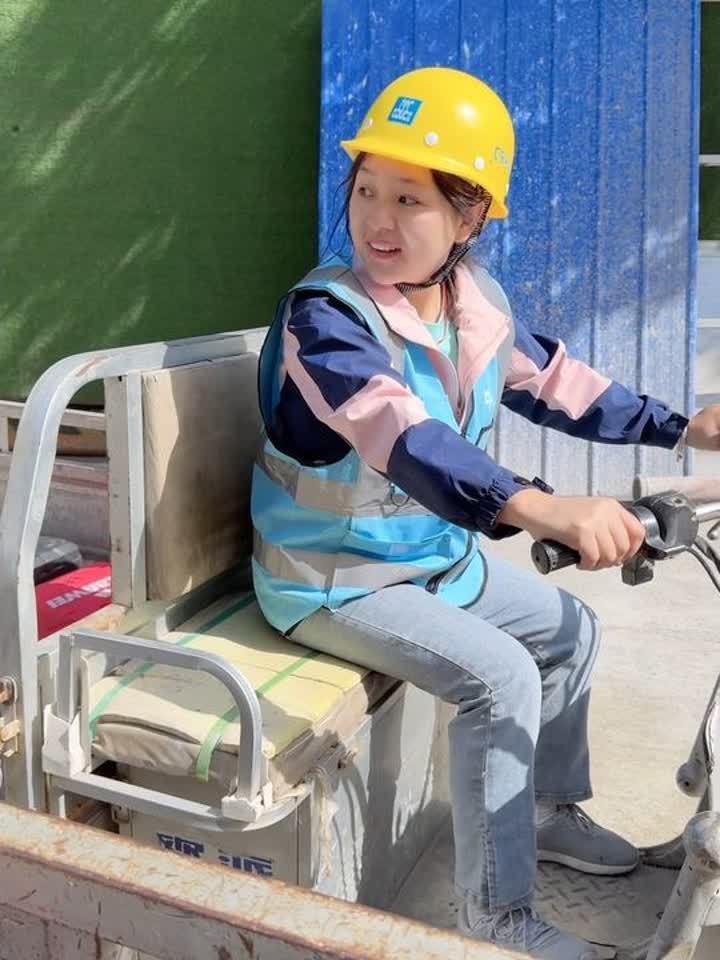 比起安装压电缆,我更喜欢做主体,两年预埋,看图纸定位,走管,电焊,一样...