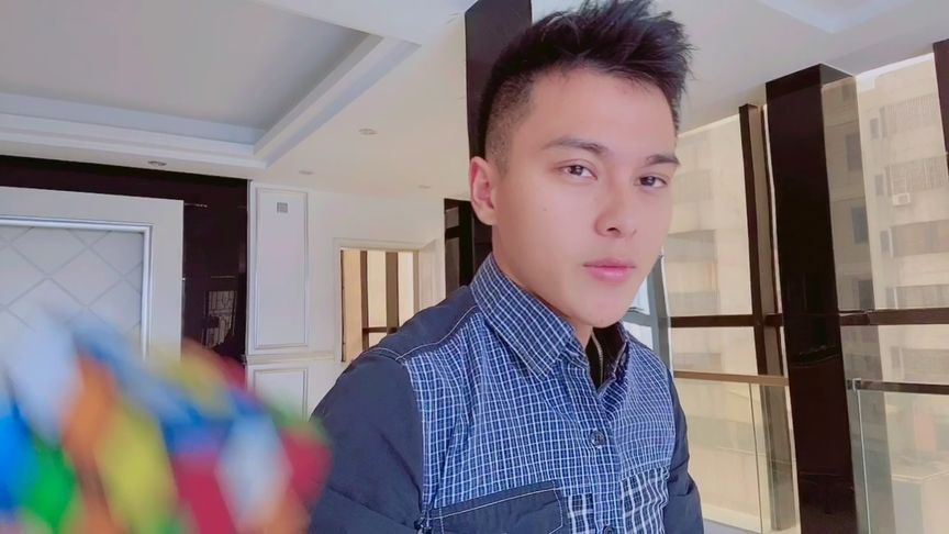 万能达人给大家讲解一下魔方的还原步骤