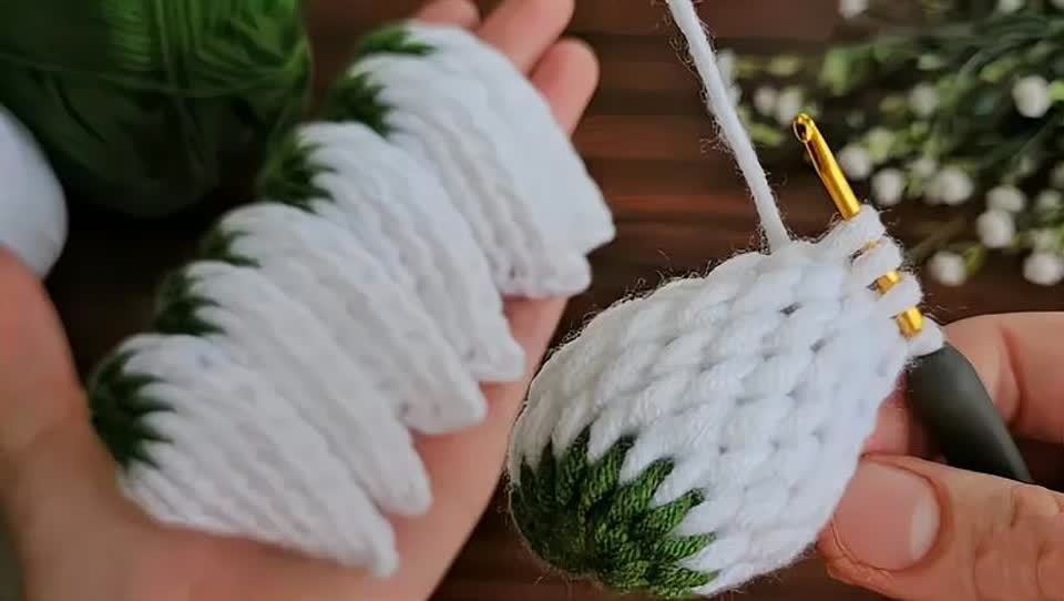神奇的花朵编织法,家里旧毛线赶紧利用起来,成品好看得不得了