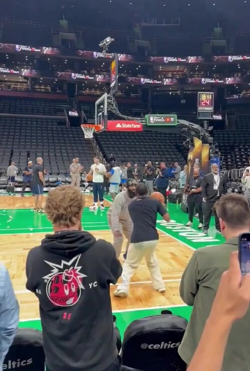 这手感!问题来了,欧文投篮前做了几个假动作?