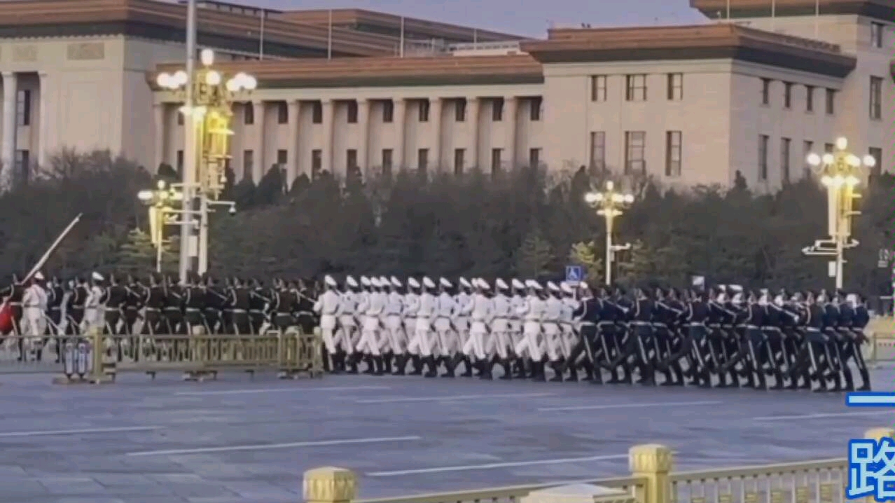 今天早上5点24分,北京天安门广场升国旗仪式,看的让人热血沸腾
