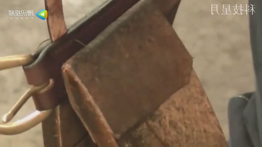 实拍国外大爷纯手工皮带制作全过程,一条卖价500