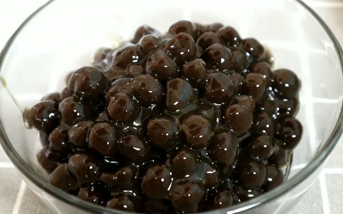 如何制作珍珠奶茶。这很容易!