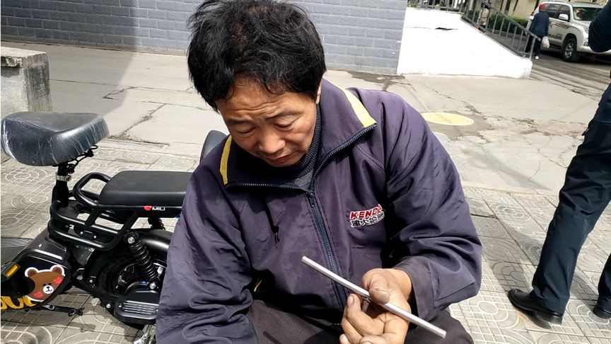 电动车的后轮抱死,8成是控制器损坏,具体要从三个方面查找更换
