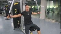 专业私教教你健身房器械锻炼胸肌时的正确使用方法,好学实用!