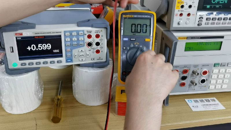 优利德UT805A+,20万字五位半台式万用表测电容,电流