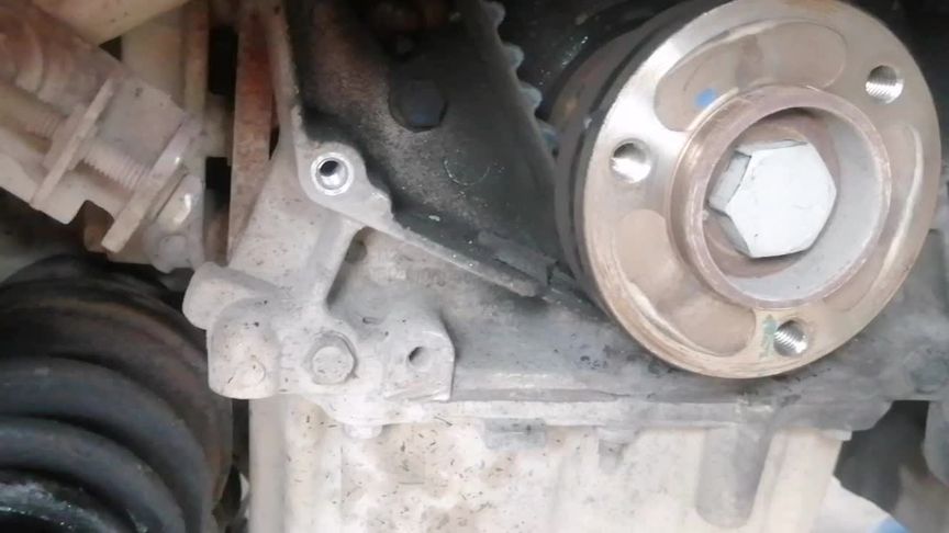 定期检查更换正时皮带。#汽车保养与维修 #修理工的日常