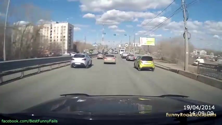 搞笑交通事故视频集锦
