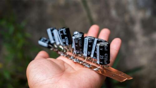 给一排电容超压充电,场面是怎么样的呢?