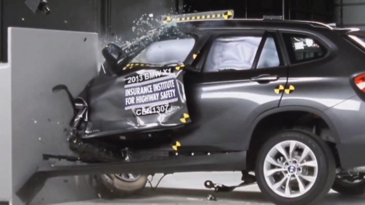 2013款宝马X1 正面25%碰撞测试