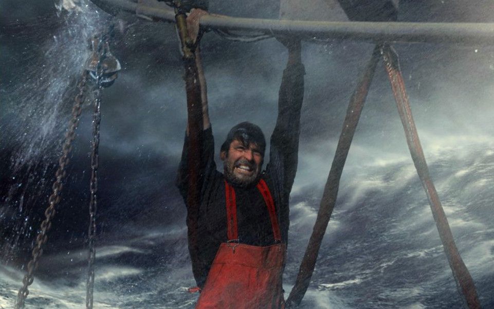 真实事件改编的灾难片,6人出海捕鱼时被困,在风暴中艰难求生!