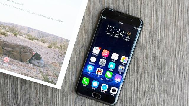 自己喜欢的壁纸突然被更新的壁纸替换?只需要把这个关掉就行了