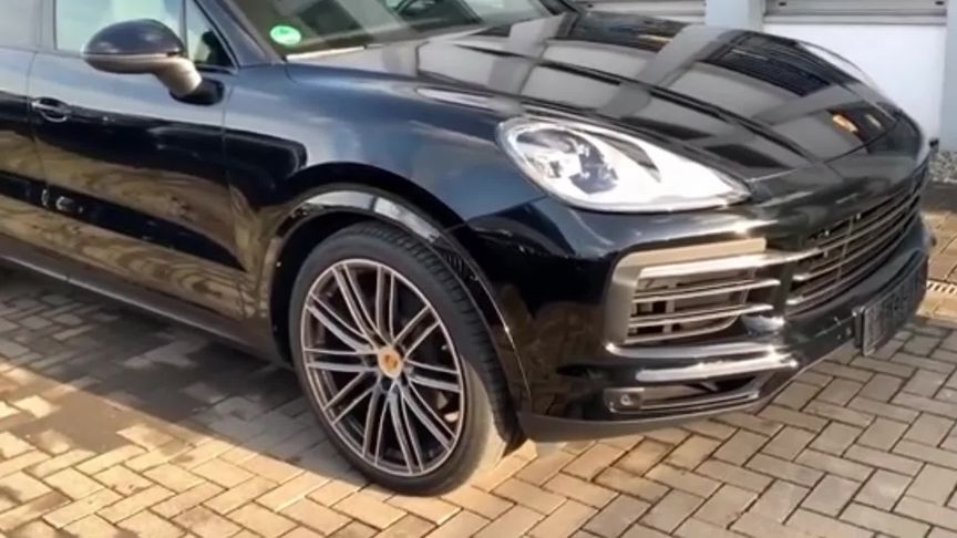 今天看了20款保时捷卡宴,轿跑版,外形和内饰都太高级了