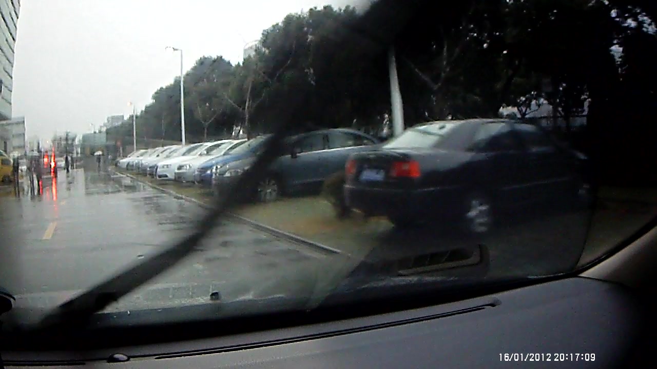 前挡玻璃到底该不该贴膜