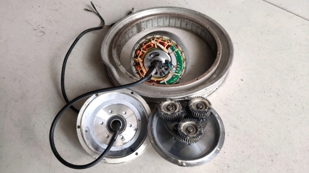 锂电电动车为什么动力比不上铅酸电动车,师傅拆御电机告诉你原因