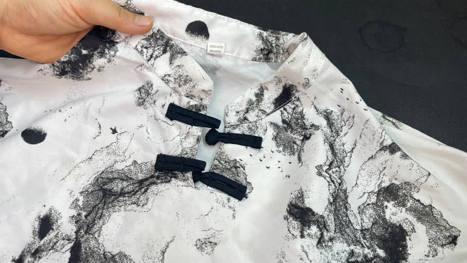 白衣服穿久了发黄!教你一招,不用漂白粉,2分钟立马洁净如新