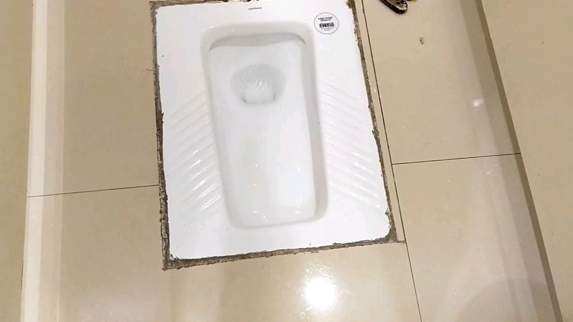 蹲便器进水管烂了这样修,省时省力省钱还很快,外行一看就学会