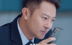 她们的名字大型社死现场!陈彼得开会时聊天记录被投屏,领导根本没眼看