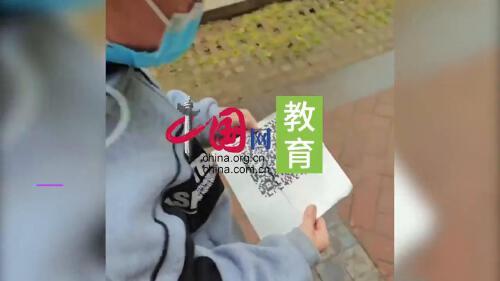 小学生通过计算方格画出健康码,爸爸:画了两个多小时,能扫出来