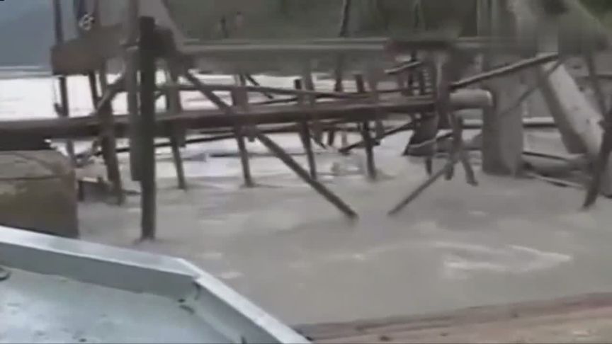 水车利用水流自动捕鱼,劳动人民的智慧!