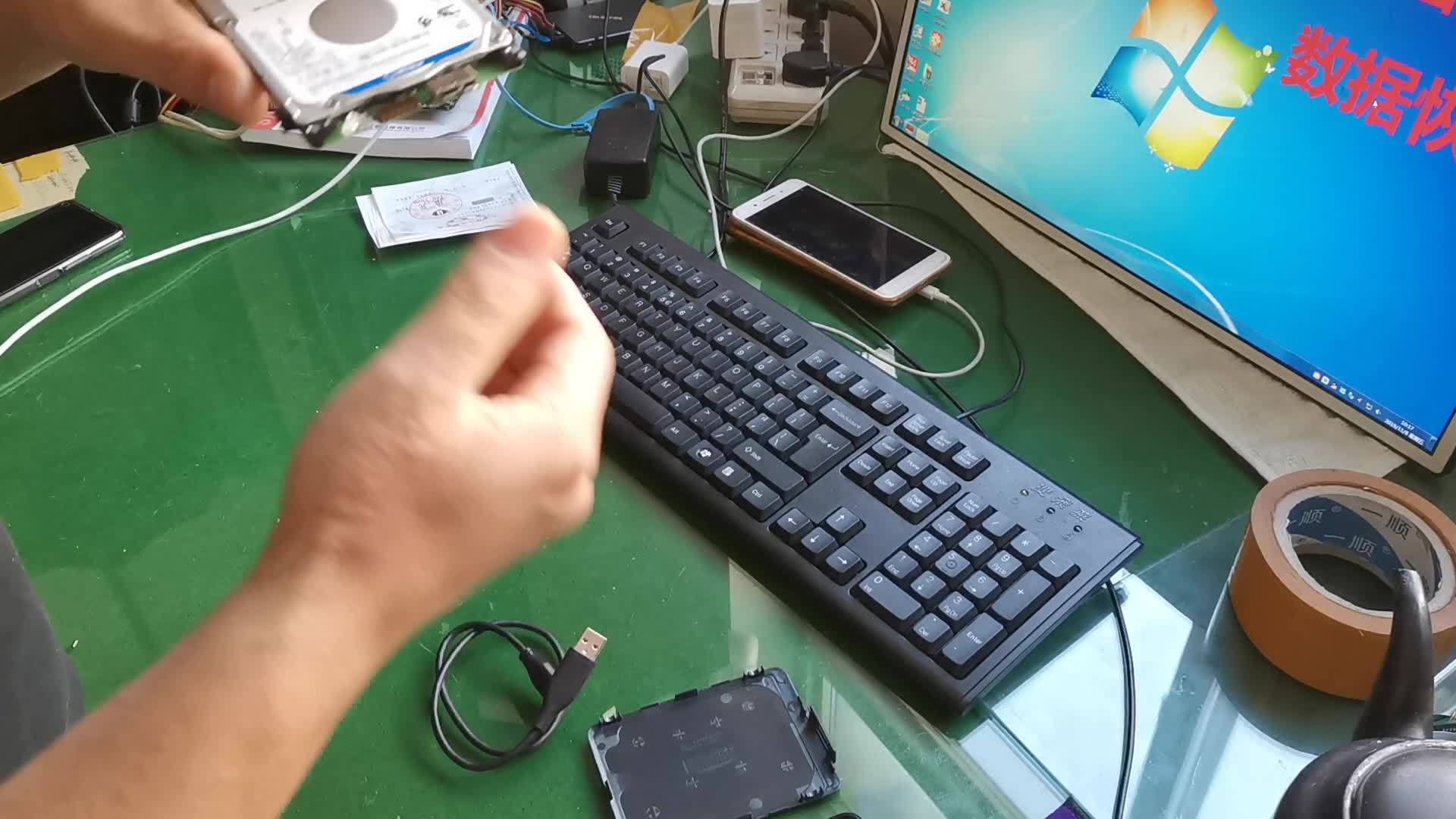 这个移动1T硬盘不认盘难住董哥了大家看看是什么问题呢