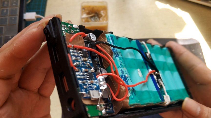 自己改装的充电宝,大家看看怎么样