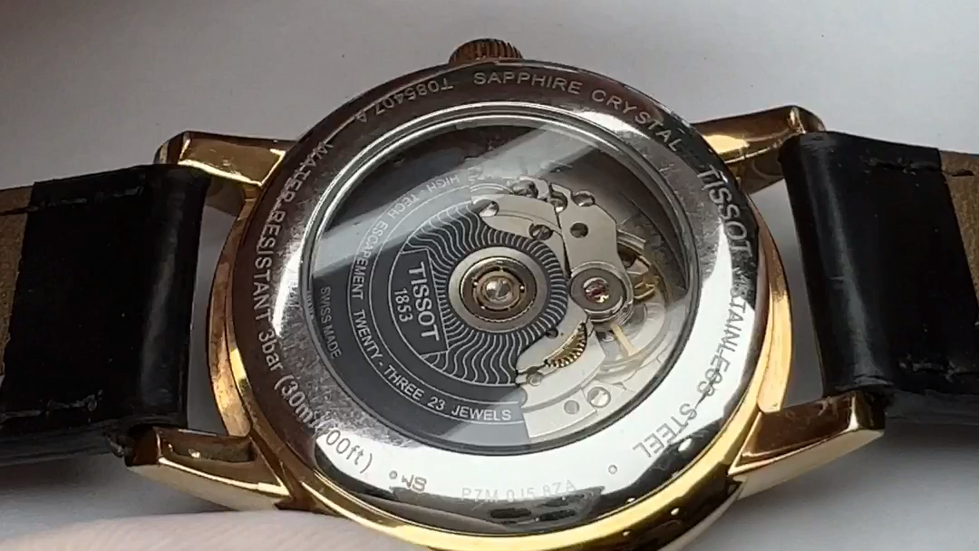 手表后盖如何盖上,这个视频给您答案。