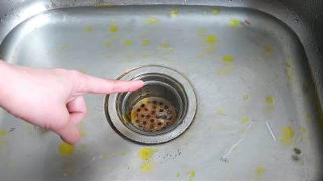 厨房下水道堵了,别花钱请人疏通,用一个塑料瓶,立马