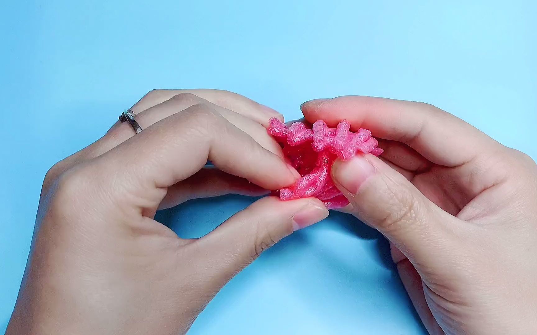 【变废为宝】用水果网做一束好看的创意手工花