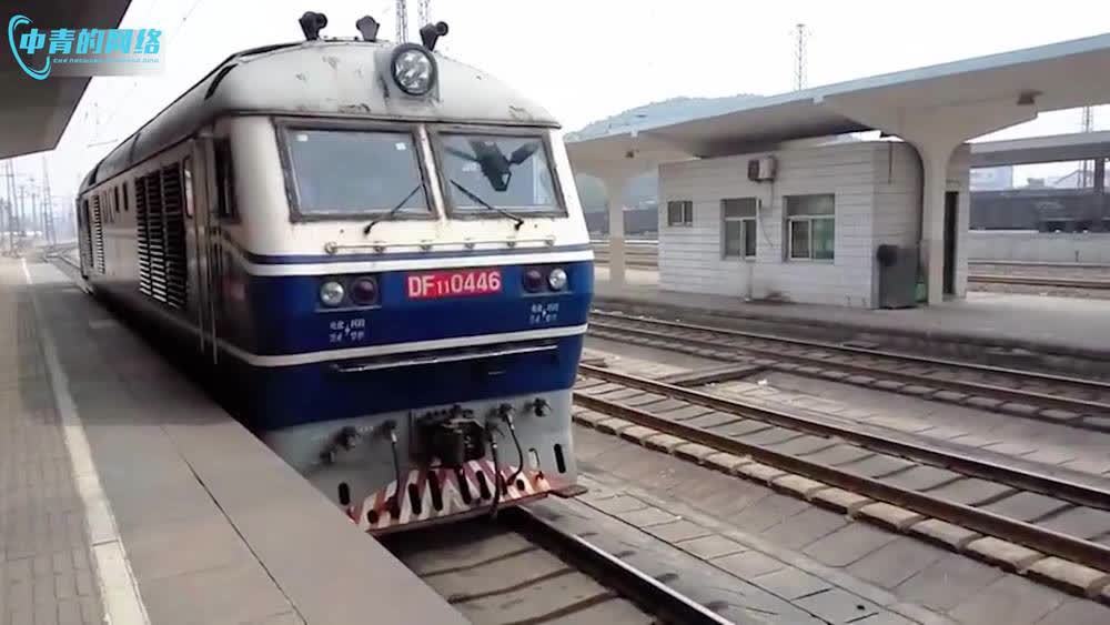 火车头和火车怎么连接?DF11在泰山站给7054次绿皮车挂车
