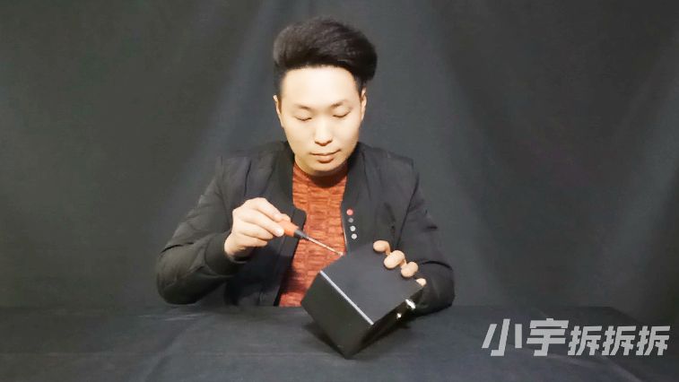 花20块钱买的音响,拆开后内部结构如此简单,大家觉得值吗?