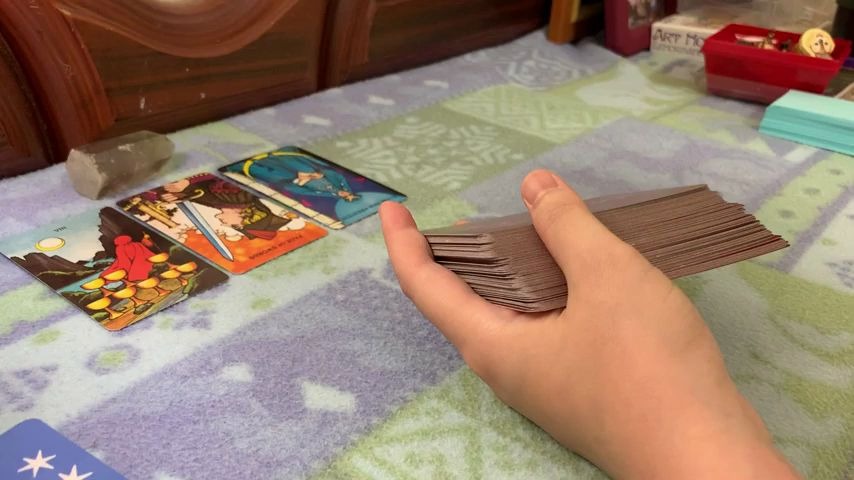 塔罗牌占卜:揭露他心里的“小秘密”,他的真实想法是什么?上集