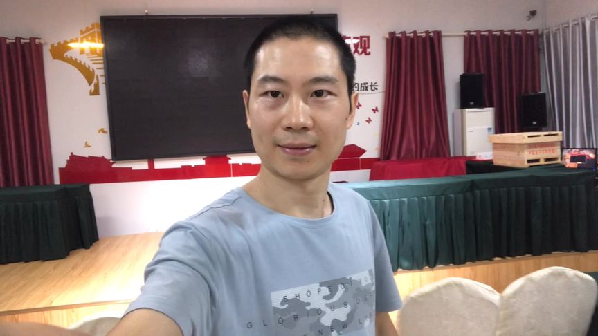小伙给工厂会议室安装了一套音响设备,音质效果能让老板满意吗?