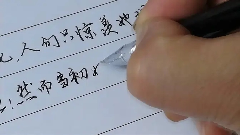 看孙晓云早年写的正楷硬笔,一言一语,字字端庄