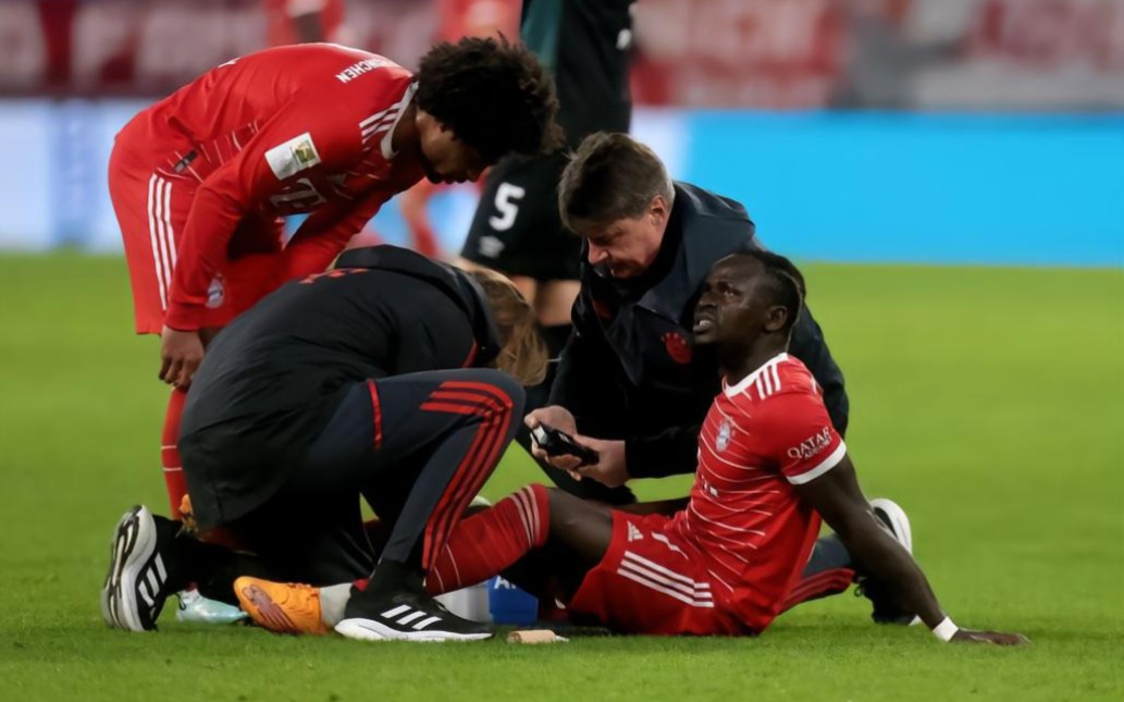 世界杯前赛程密集的锅!:今晨德甲马内和远藤航相继伤退。