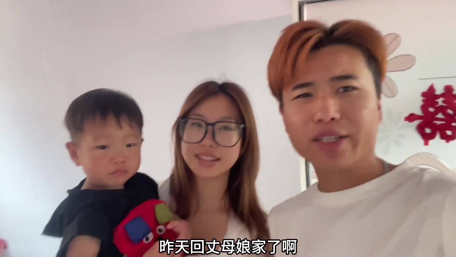 两岁孩子太喜欢看动画片,不给他看,居然还动手打妈妈 #金牌育言家 #养...