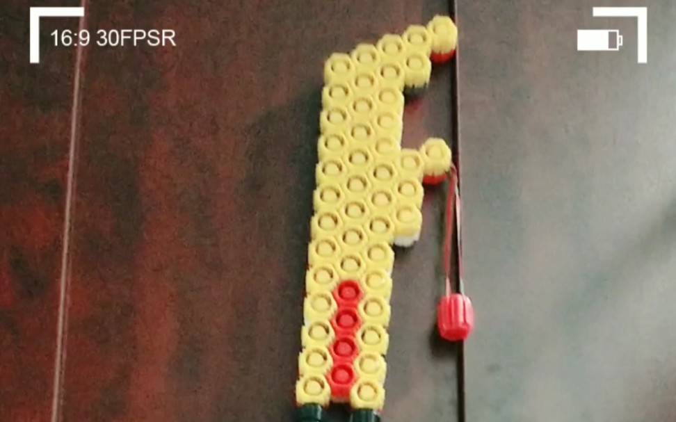 40米大刀,用放心早餐的小瓶盖拼成,花了500个以上瓶盖