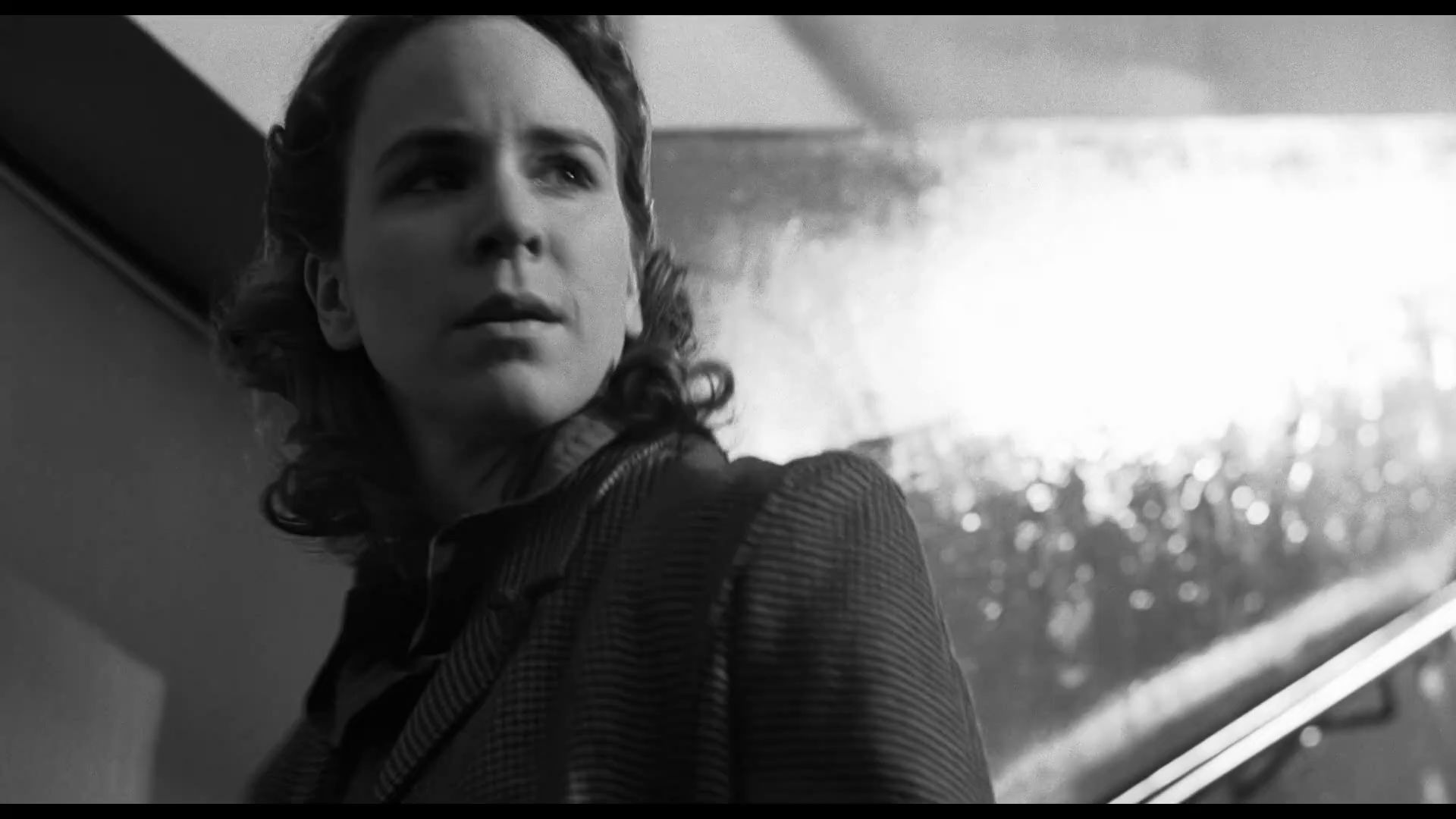 辛德勒的名单:真是好色的辛德勒,看到女人化妆才会接见她