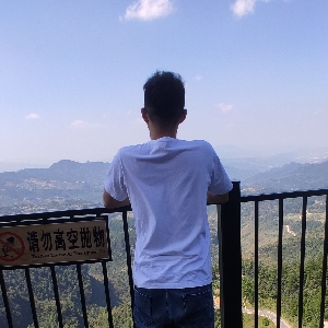 一向都在努李 
