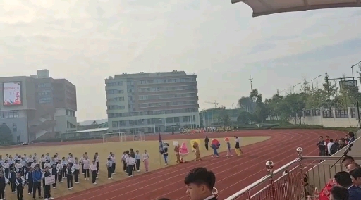 运动会入场仪式:创意篮球操,这个班级有点牛!