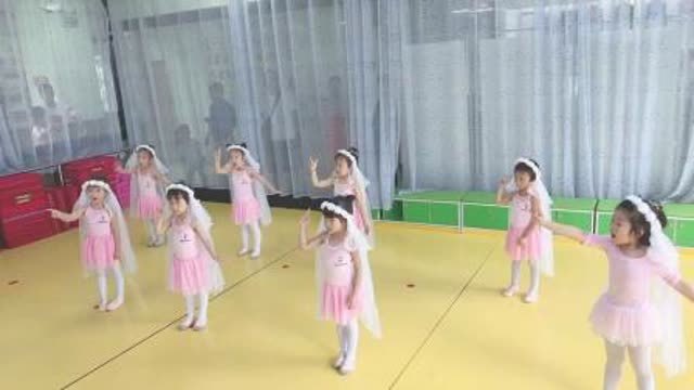 幼儿舞蹈:快乐的小星星