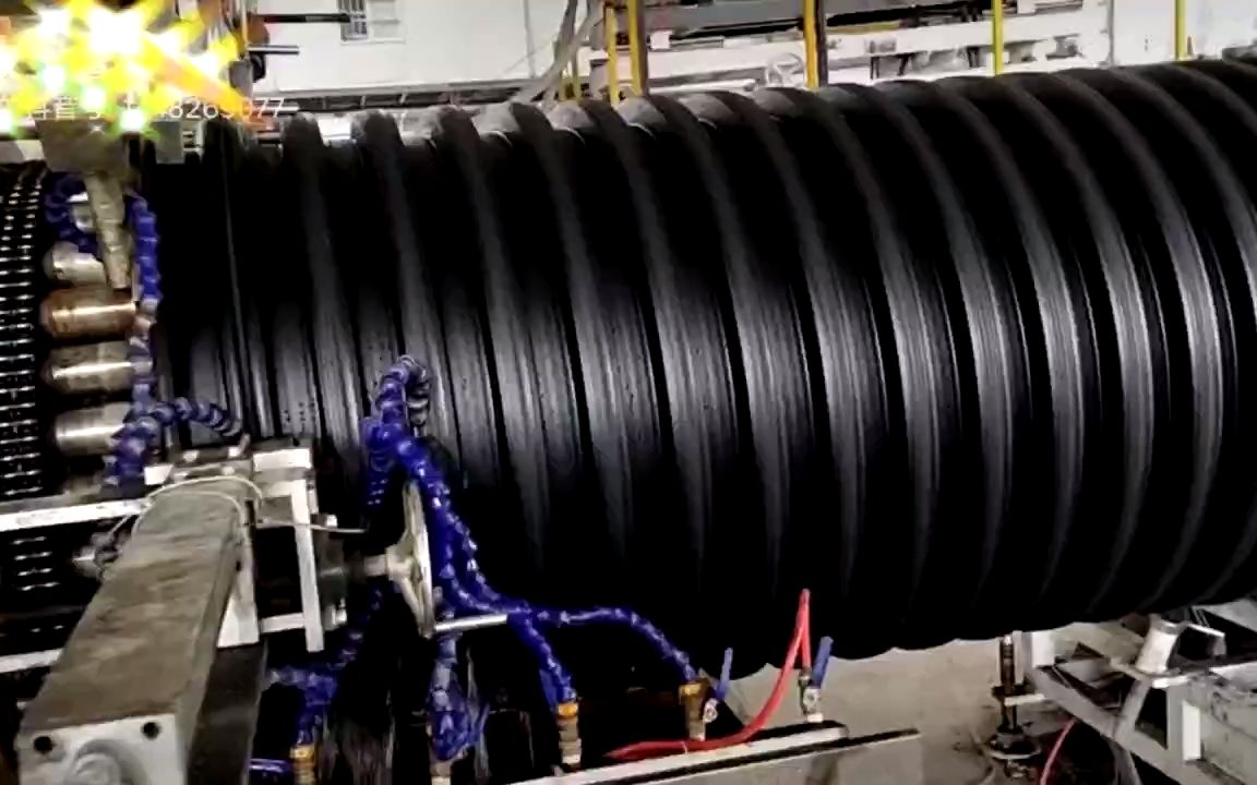 HDPE内肋缠绕管设备开机生产