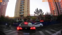 这种丁字路口真该设置一个交通信号灯