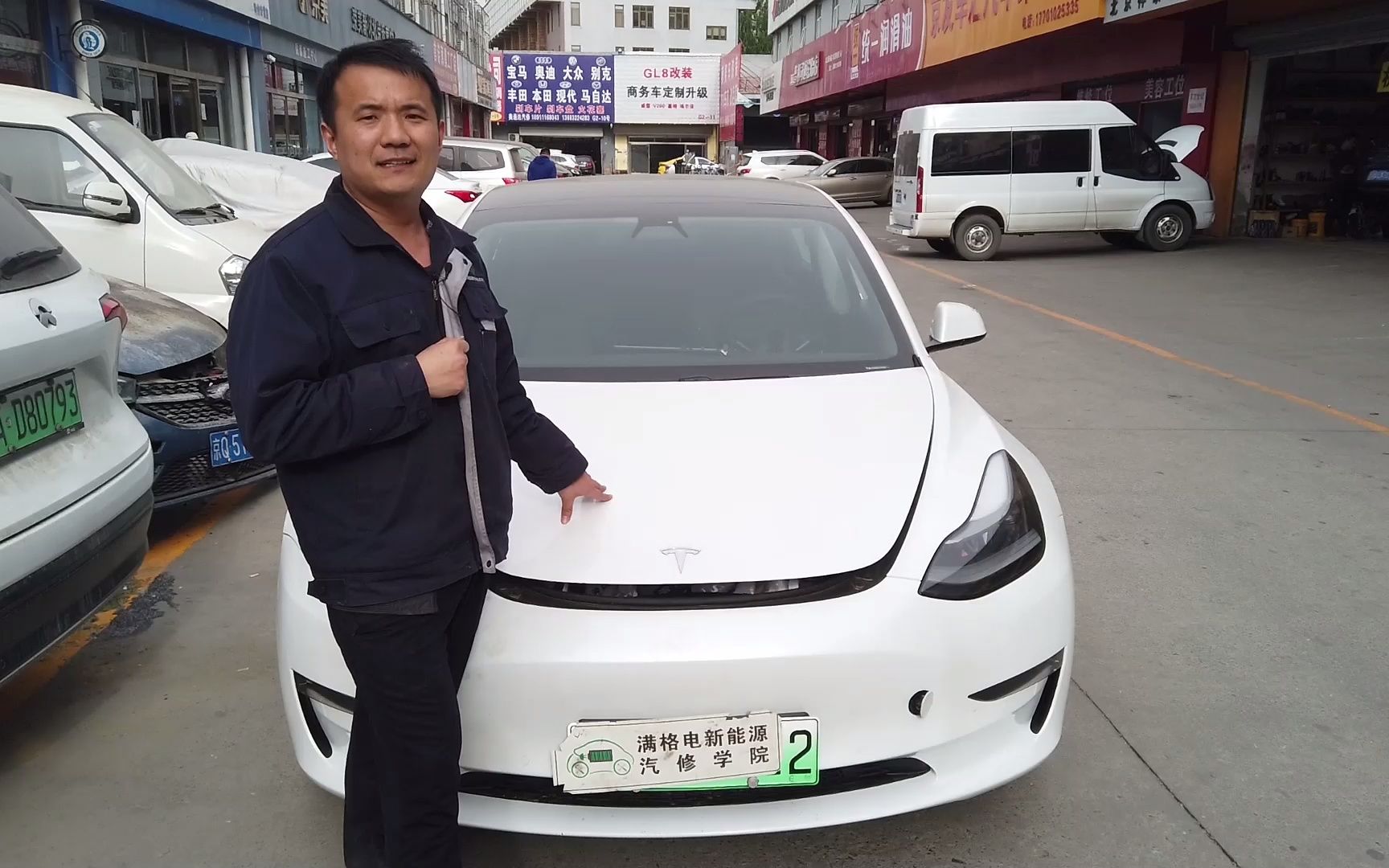 特斯拉Tesla Model 3水淹车中控大屏不亮—新能源汽车维修