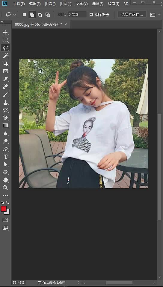 想要去掉衣服上的图案,一招搞定#ps #ps教学 #ps修图