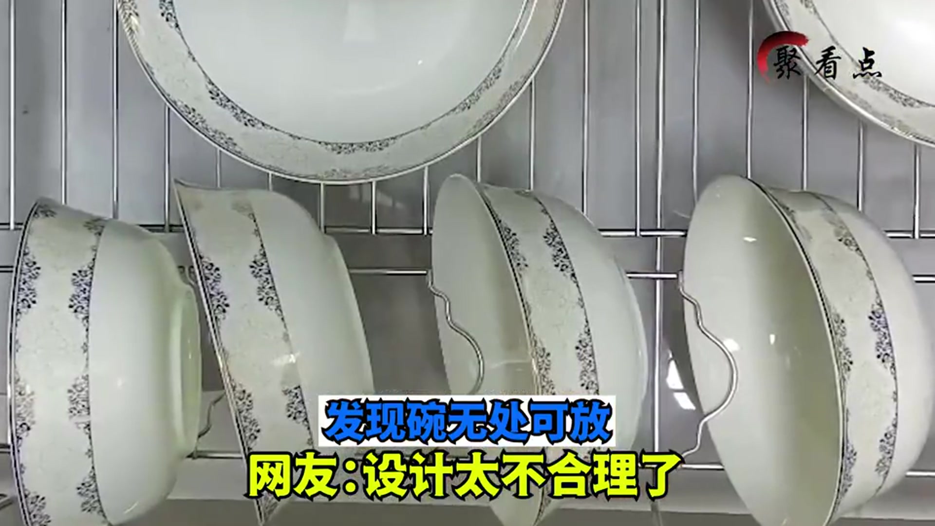 女子家里装消毒碗柜,发现碗无处可放,网友:设计太不合理了