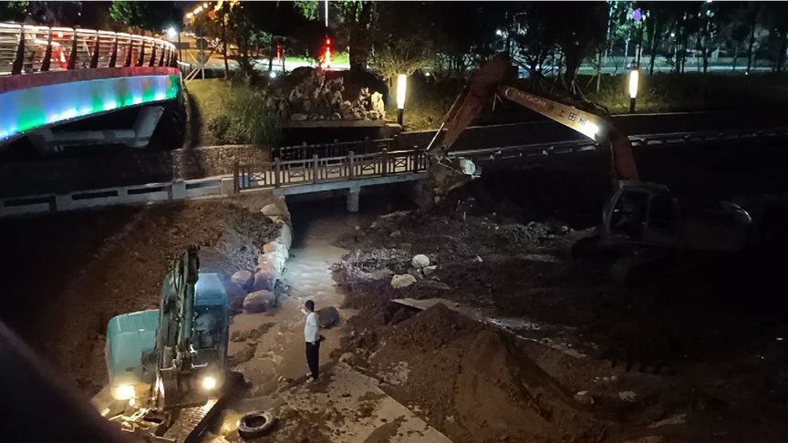 浙江省安吉县美丽乡村建设日夜施工。