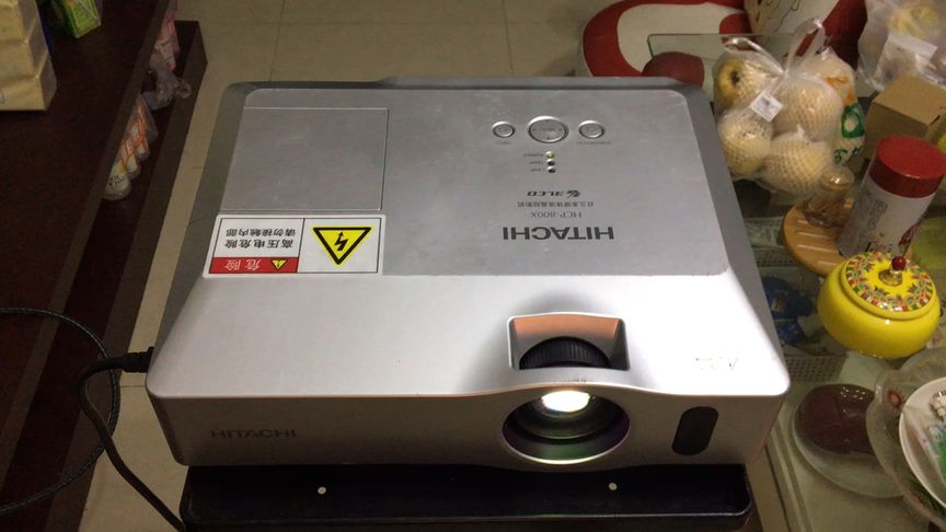 色彩效果不错日立800X投影仪投影机,效果非常好,灯泡亮度很高