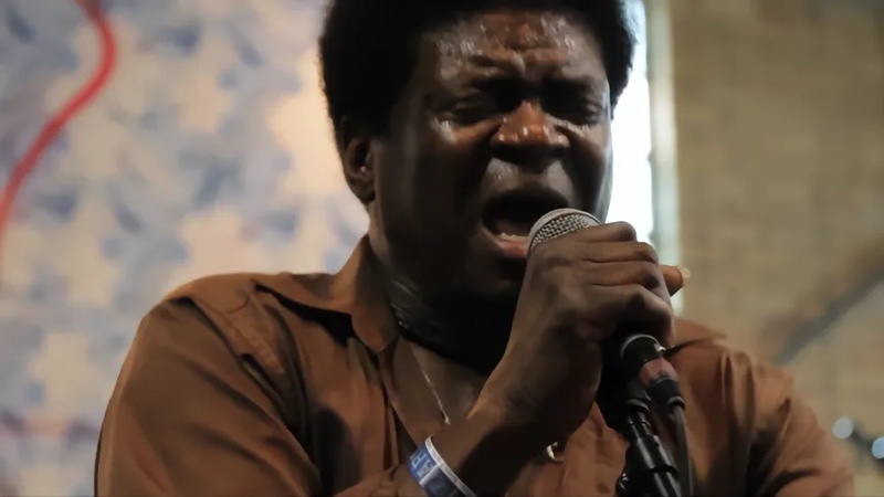 查尔斯·布拉德利(CharlesBradley)感谢美国赠予的心酸和感动